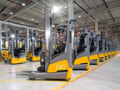 Jungheinrich livre son 100 000e chariot élévateur lithium-ion à Amazon